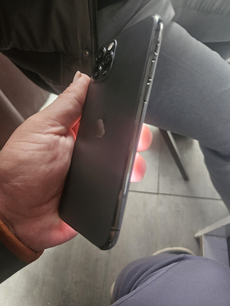 Phone 11 pro 64gb fese trton bo emkost 70