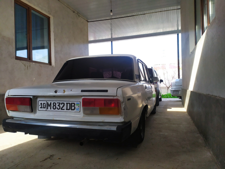 Lada 2107 sotiladi