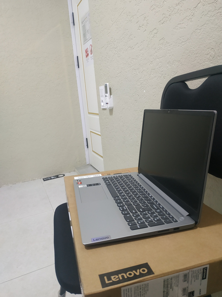 Lenovo Ideapad 1 15ACL7 2 .Storege 512 GB SSD ..RAM 8 GB .AMD RYZEN 5