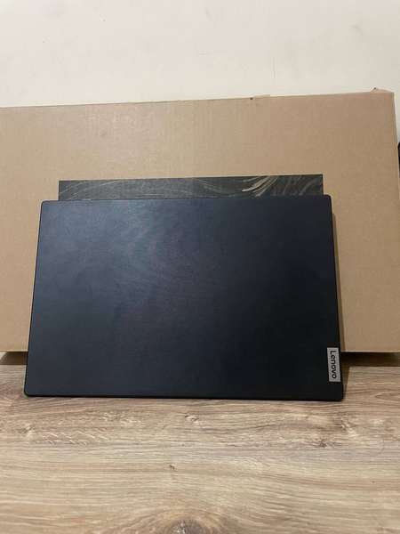 Noutbuk Lenova V15 G4