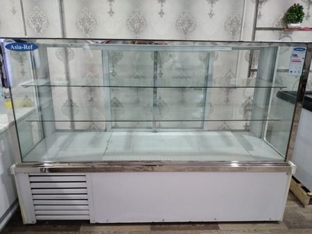 Витрина холодильник для пирожных