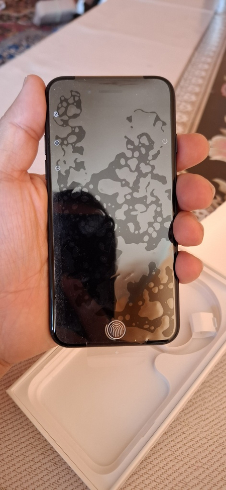 Iphone SE sotiladi