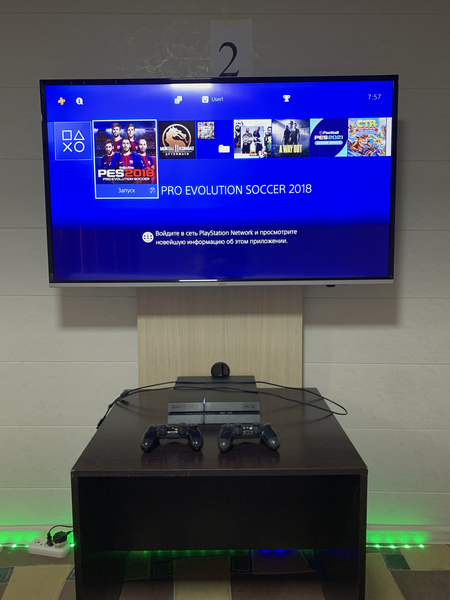 Playstation 4 pro + телевизор + диван + подставка