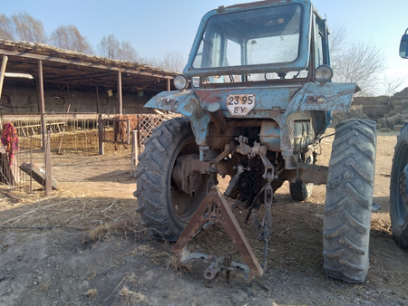 Traktor sotiladi