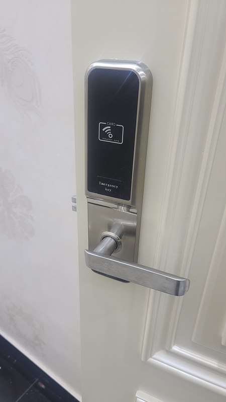 Zamok urnatamiz elektronie kardali aftamatik