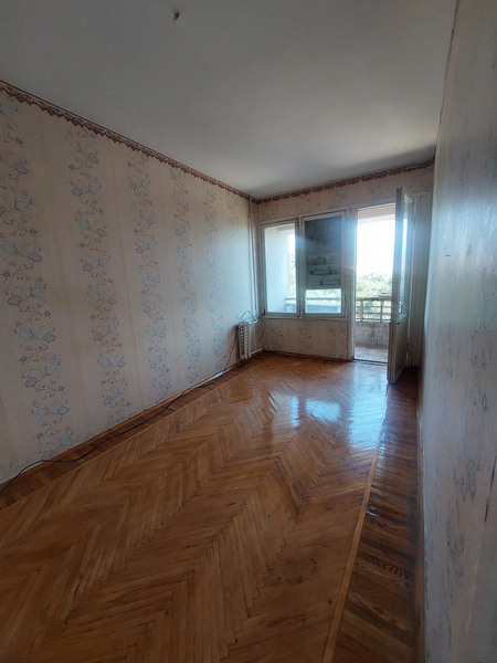 Продаётся квартира в городе Ангрен в квартале 5/1 а 3 этаж.