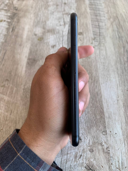 Iphone SE 64gb .