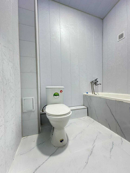 Продаётся 1в2 комнатная. С ремонтом 42м2. Метро в шаговой доступности