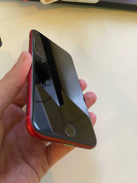 Продаю iphone 8 red 64Гб в идеальном состоянии