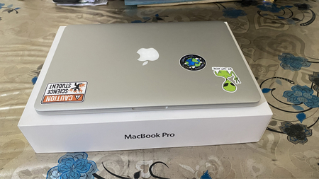 Macbook pro 14 holati yangi. Narxini kelishamiz.