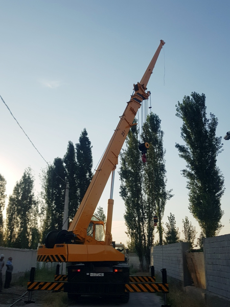 Avto Kran Dnepr 25 t sotiladi.