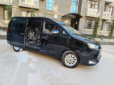 JAC M4, 9 o'rindiqli, (prava B)