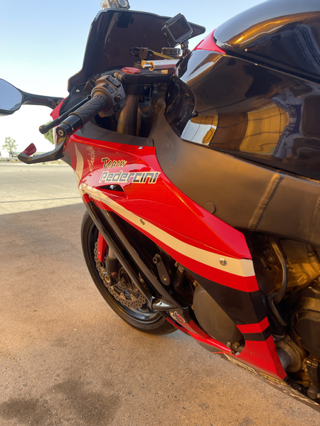Kawasaki zx10r sotiladi.