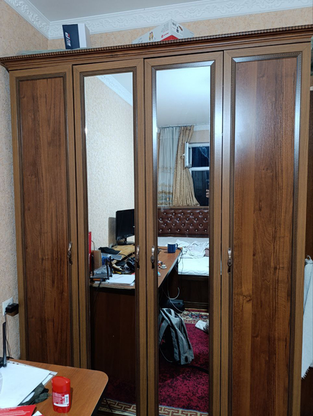 Продается спальный комплект мебели 
Кровать 200х170см;
Шкаф ш160/г55/в
