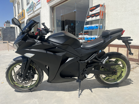 Yamaha R3 replica electonniy