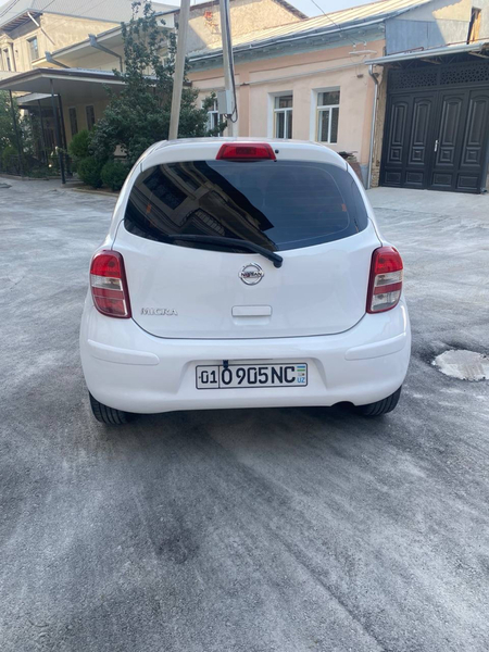 Nissan Micra moshinasi sotiladi