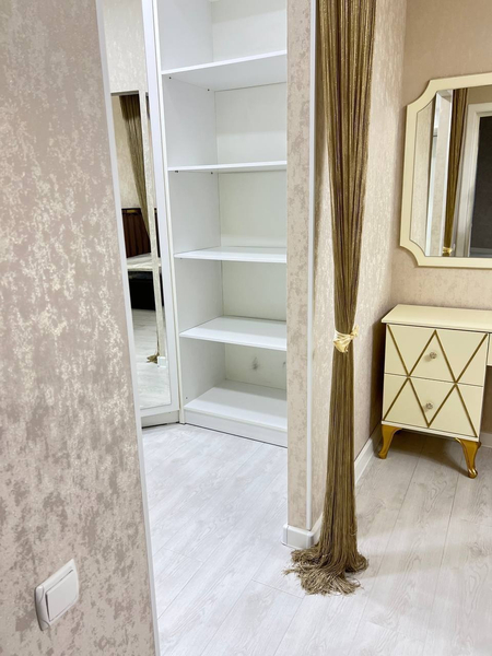 Ул. С. Азимова, Центр, Новостройка  3/3/7 с обстановкой, 110 М², 2 с/у