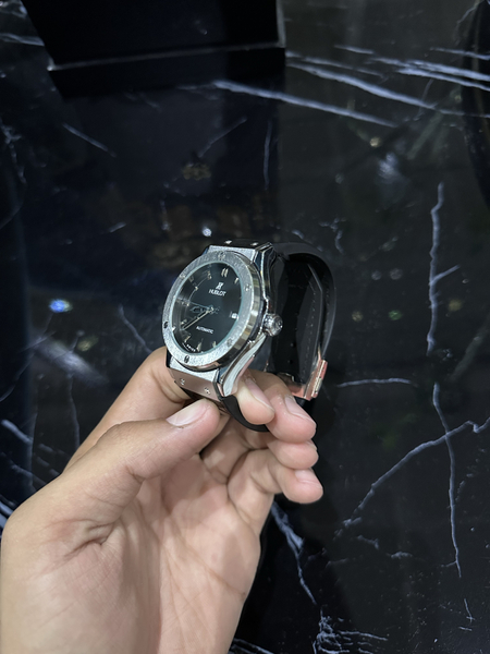 Механические часы Hublot в отличном состоянии