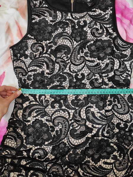Платье с кружевом H&M