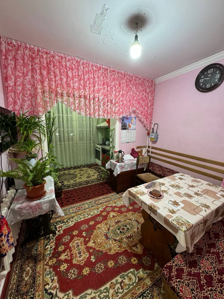 Qoyliq 5 massivda 5 xonali uy sotiladi