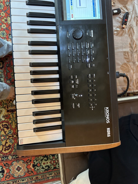Korg Kronos 2 sotiladi