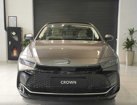 Toyota Crown 2023 года выпуска