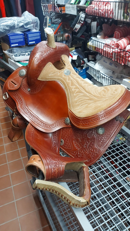 Chavandozlar uchun juda sifatli egarlar