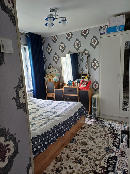 Срочно продаю 2 ком кв в Спутнике 4 . 2/2/2 кирпичный дом