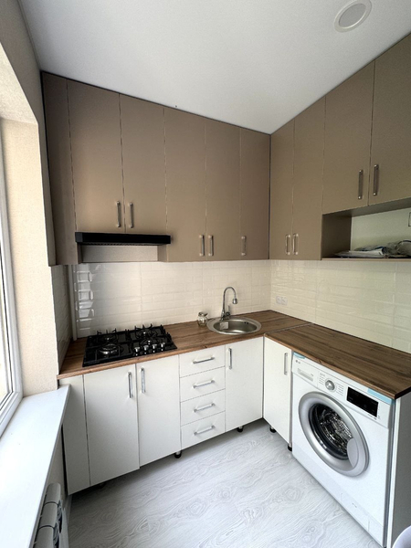 Феруза 1в2/4/5 , кирпич , балкон 2*6 , 65 000 у.е
