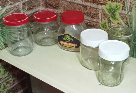 Продам . Банки  разные. От 250 гр до 1 литра. Чистые. Из Дома.  51 шт.
