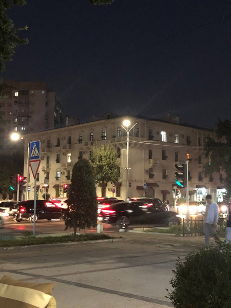 Просторная 2-комнатная сталинка с высокими потолками в центре города