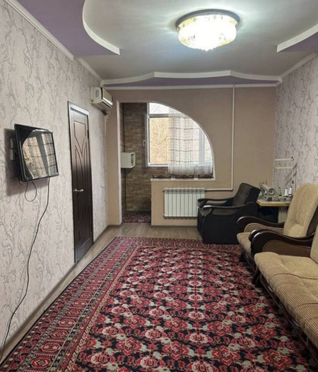 .Продам 2комнатную 3этаж хороший ремонт балкон 1,5х3 Фархадский 10квар