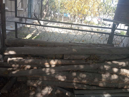 Taxta ustunlar sotiladi