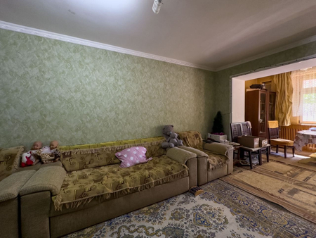 3/1/4. Кирпич. Есть подвал. Рисовый Базар. 68 м². Арзон.