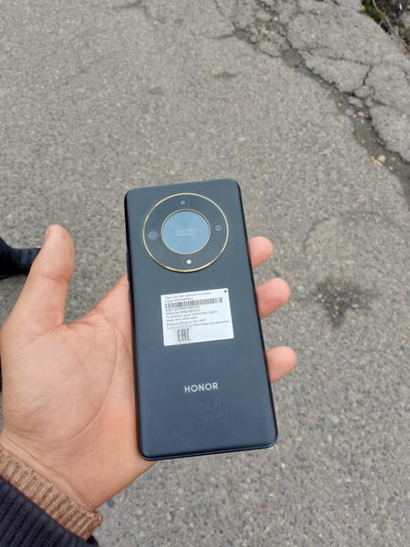 Honor x9b.  Holati ideaĺ