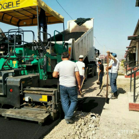 Asfalt yotqizish.