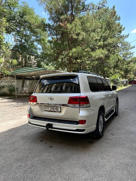 Продам свой Land Cruiser 200 4.6L в идеальном  состоянии