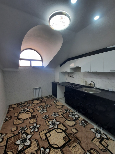 Срочно продаётся 2х комнотная квартира. Фрунзе. Мансард.50м2.новат рес