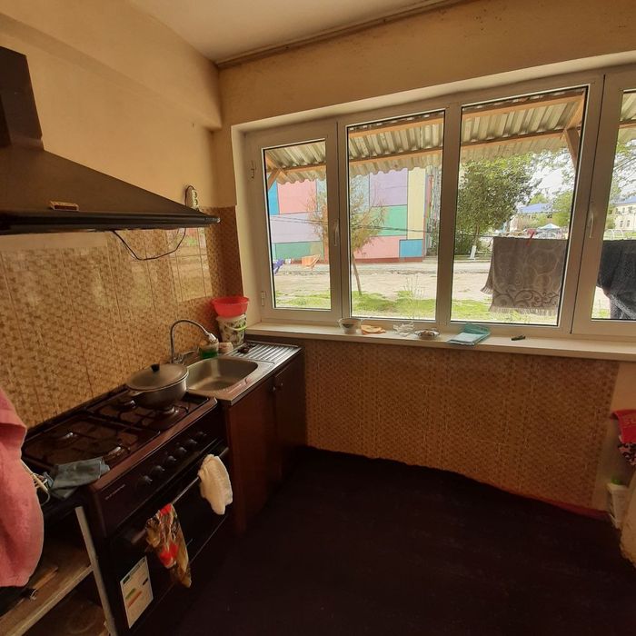 Продаётся 3х комнатная квартира на 1м этаже в 3х этажном кирпичном дом