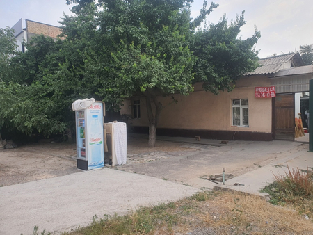 Uy sotiladi Jomi bozoriga yaqin