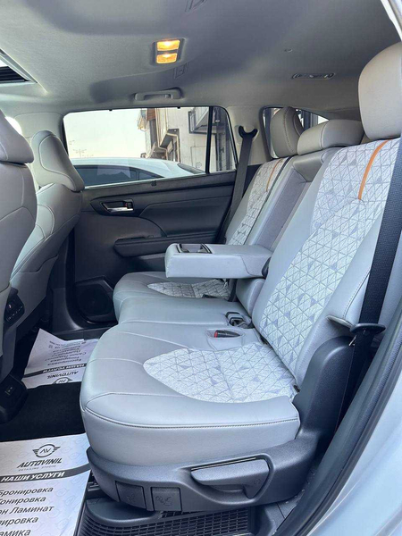 Highlander Hybrid Nardo grey / 2023 /