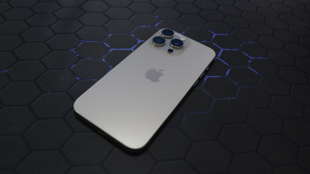 iPhone 15 Pro Max | 256 GB | Natural Titanium sim + e-sim