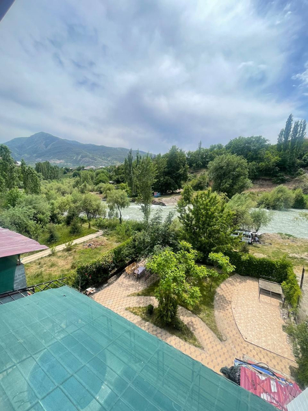 Dacha ugam daryosi yonida. Chorvoq Дача