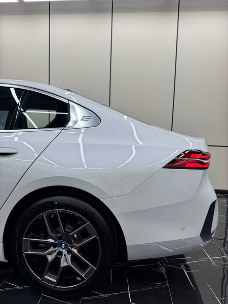 BMW i5 Luxury В Наличии