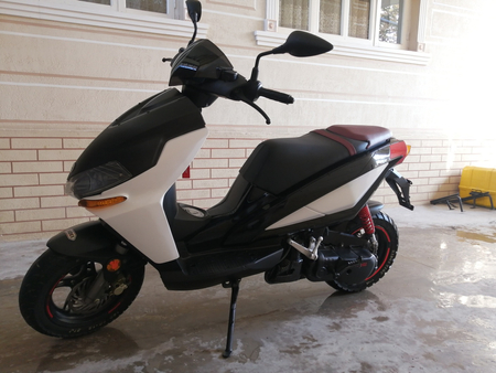 Скутер Benelli 49.9 куб