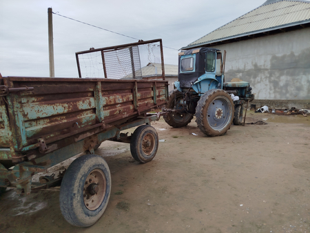 Traktor sotiladi