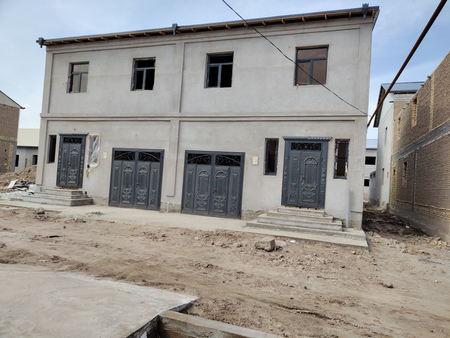 2 qavatli yarim plan xovli joy sotiladi