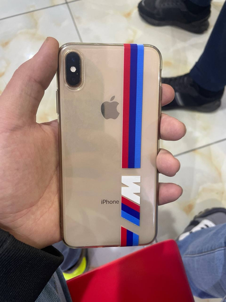 iPhone xs max . . .