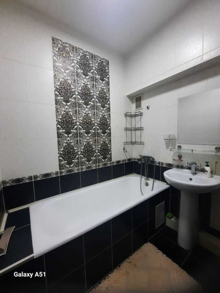Продаётся квартиры 2/5/9 на Юнусабадском районе ул. АТемура, 1 (J2390)