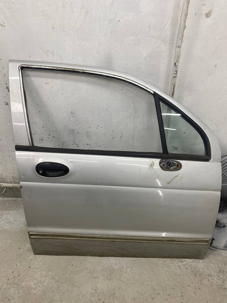 Matiz oldi ong taraf eshigi